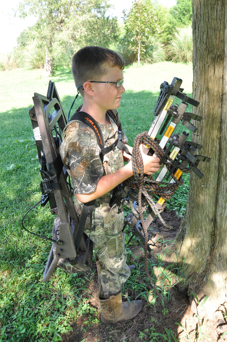 Hybrid lock-on deer stands