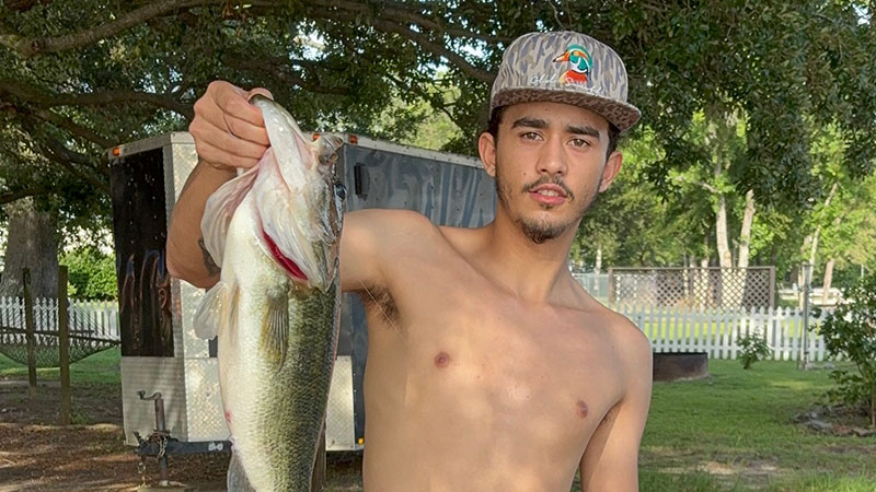 Brennan Grooms catches Lake Marion bass
