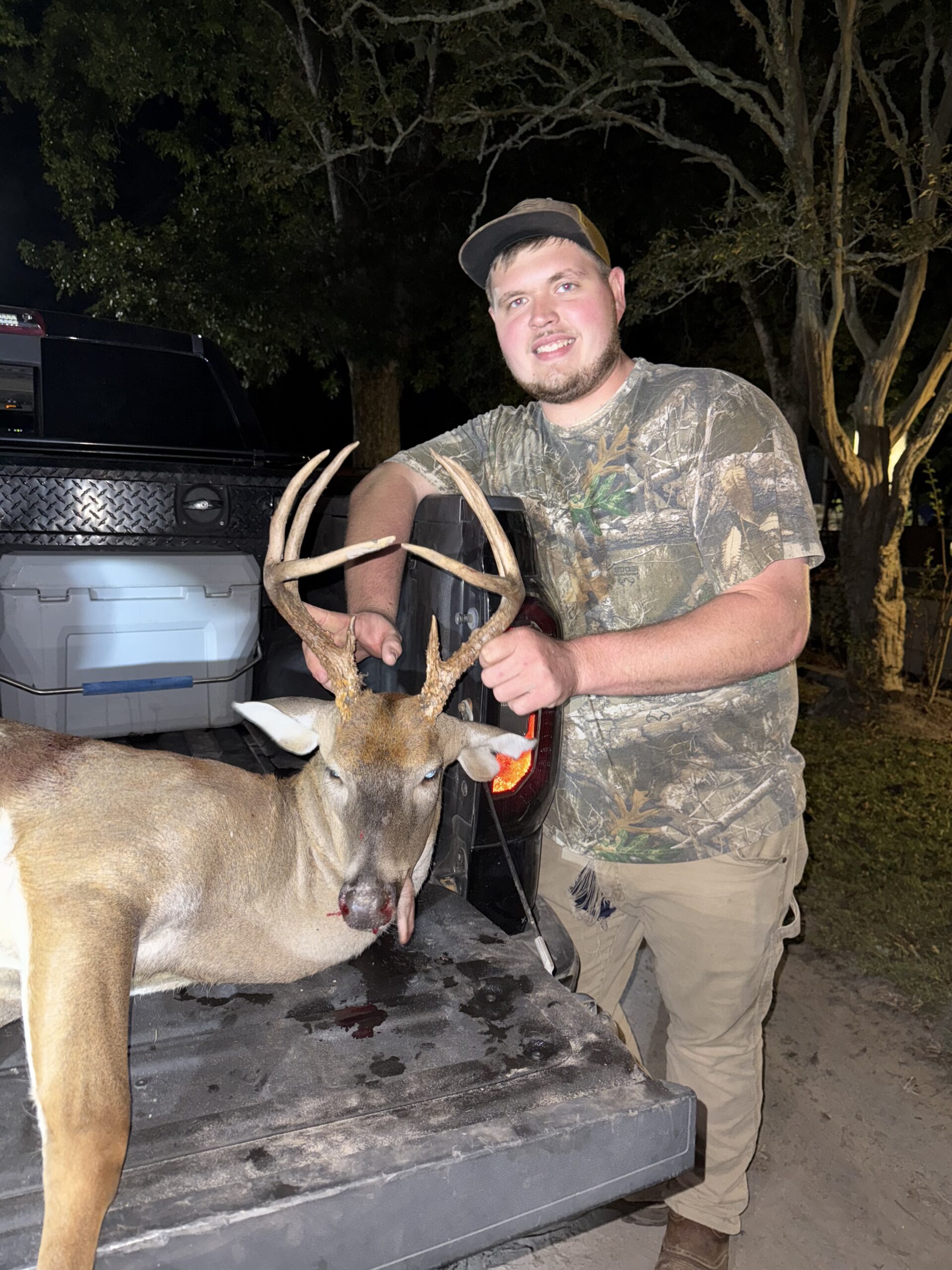 High and tight 8 pt buck